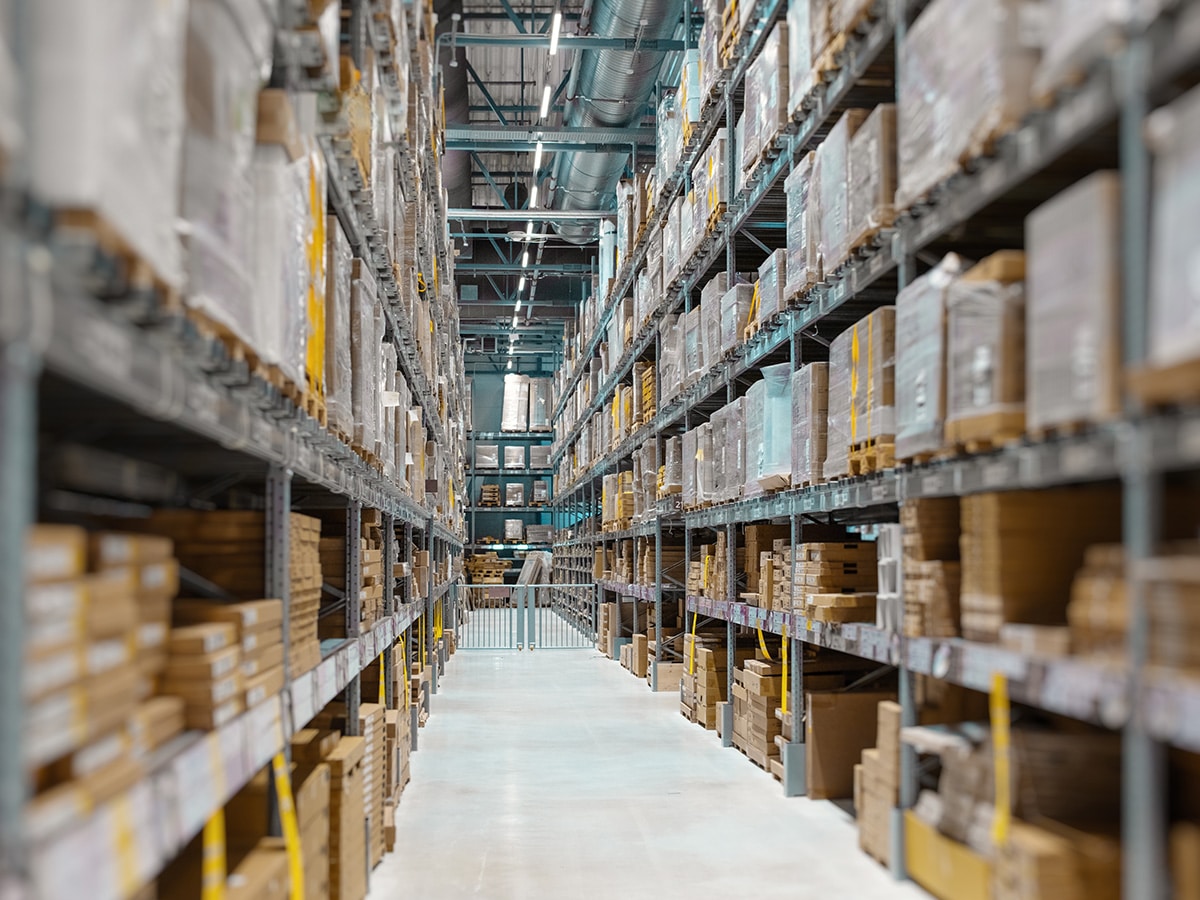 Magazyn wysokiego składowania – kluczowe informacje